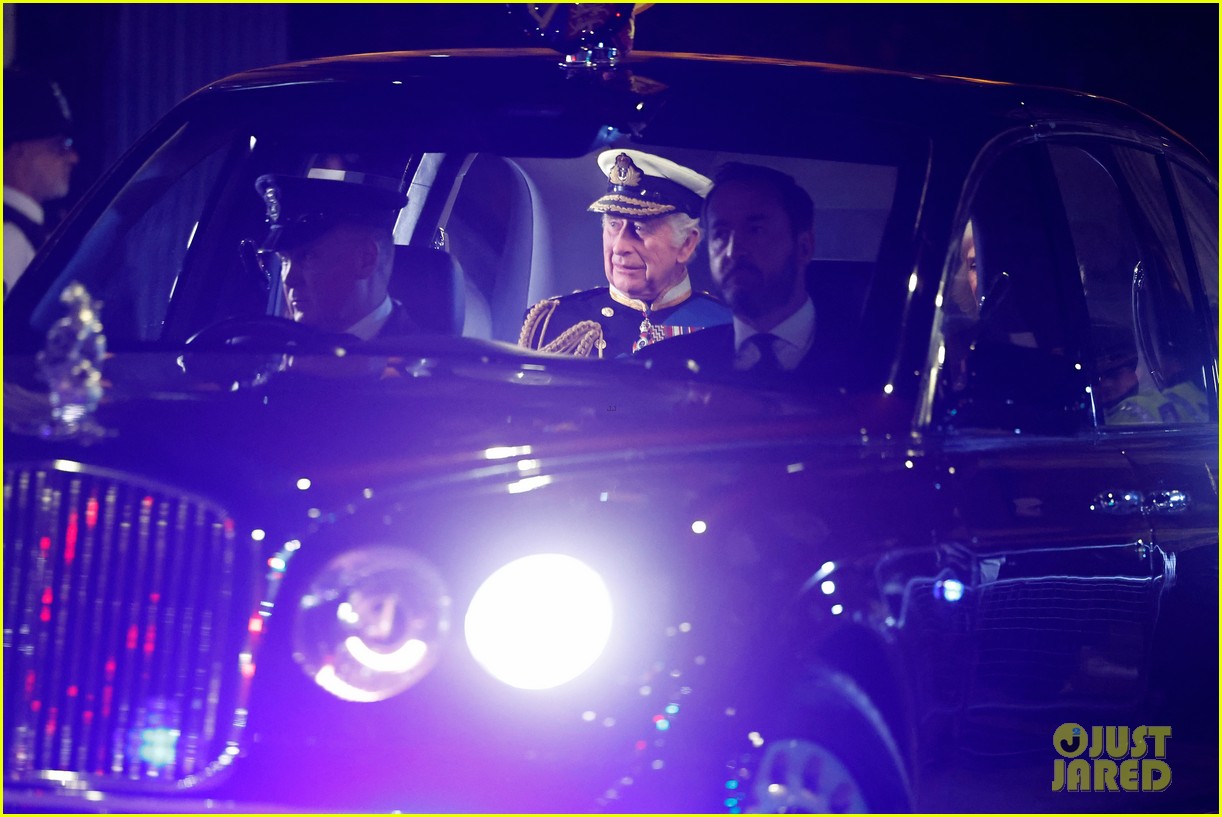 Queen Elizabeth's Four Children Stand Vigil at Her Coffin for 'Vigil of ...