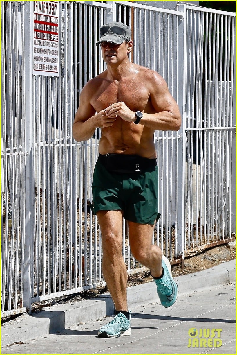 Colin Farrell Goes Shirtless For A Run in LA After Venice Film Festival ...
