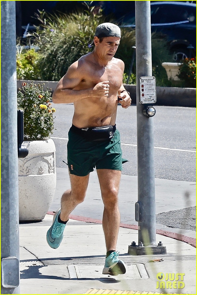 Colin Farrell Goes Shirtless For A Run in LA After Venice Film Festival ...