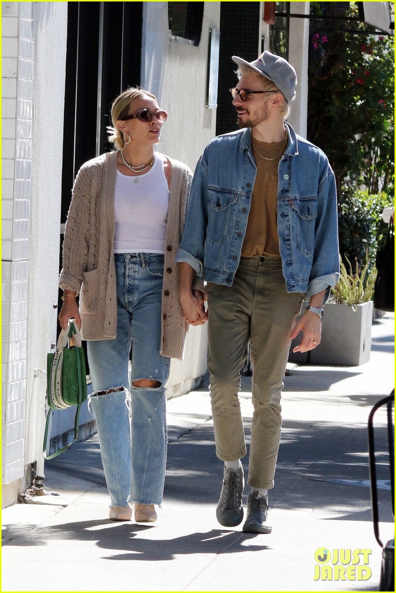 Hilary Duff & Husband Matthew Koma Hold Hands on Morning Breakfast Date ...