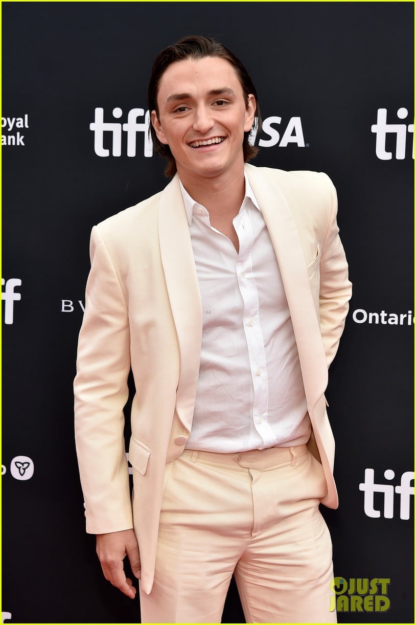 Zac Efron Smiles Wide at TIFF 2022, His First Red Carpet Appearance in ...