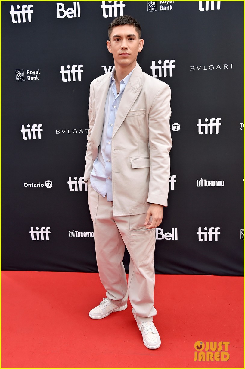 Zac Efron Smiles Wide at TIFF 2022, His First Red Carpet Appearance in ...