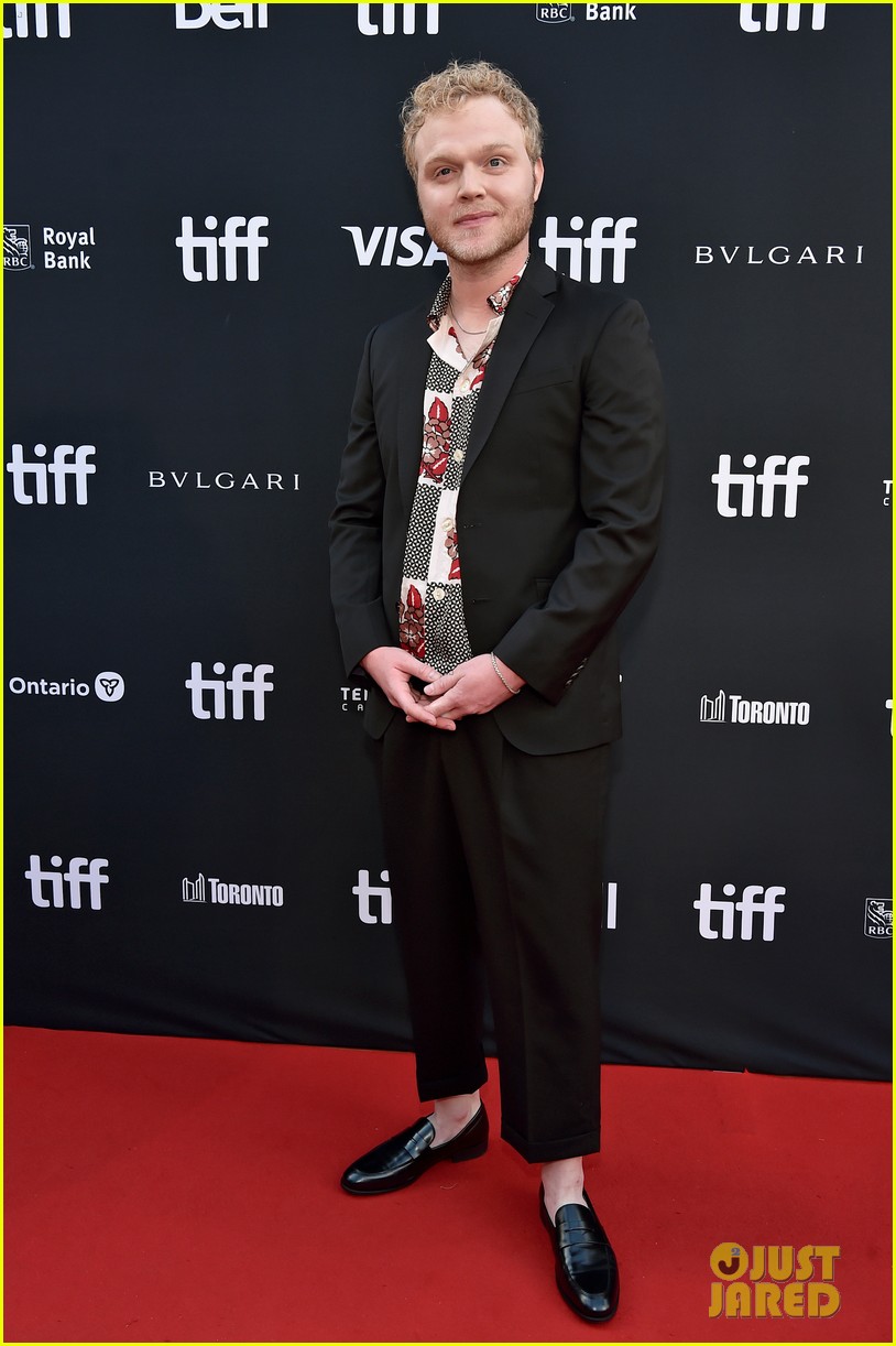 Zac Efron Smiles Wide at TIFF 2022, His First Red Carpet Appearance in ...