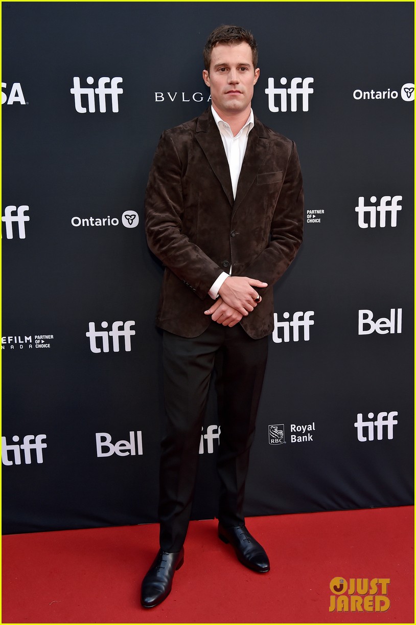 Zac Efron Smiles Wide at TIFF 2022, His First Red Carpet Appearance in ...