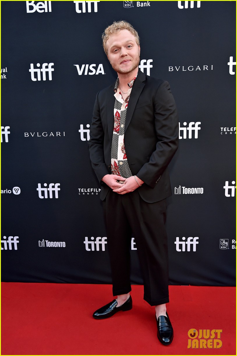 Zac Efron Smiles Wide at TIFF 2022, His First Red Carpet Appearance in ...