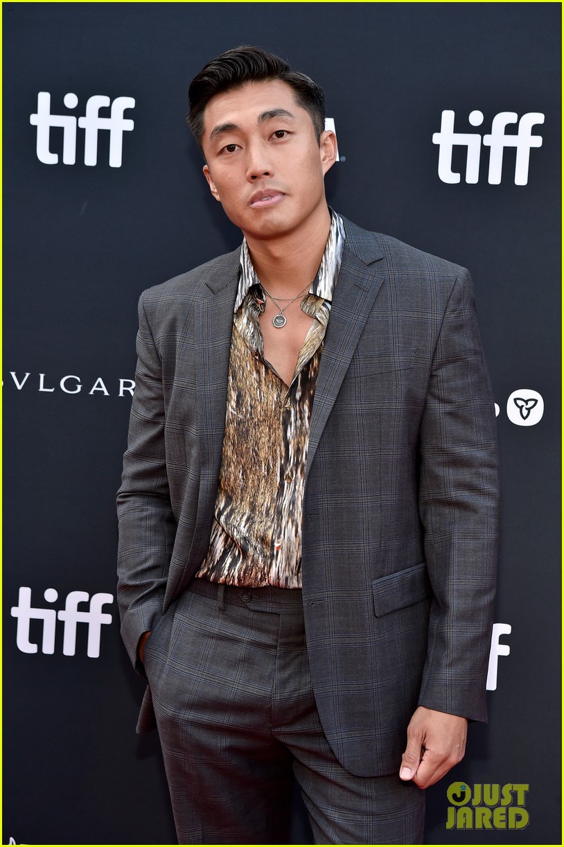 Zac Efron Smiles Wide at TIFF 2022, His First Red Carpet Appearance in ...