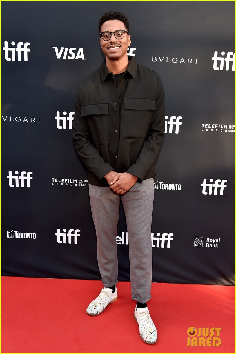 Zac Efron Smiles Wide at TIFF 2022, His First Red Carpet Appearance in ...