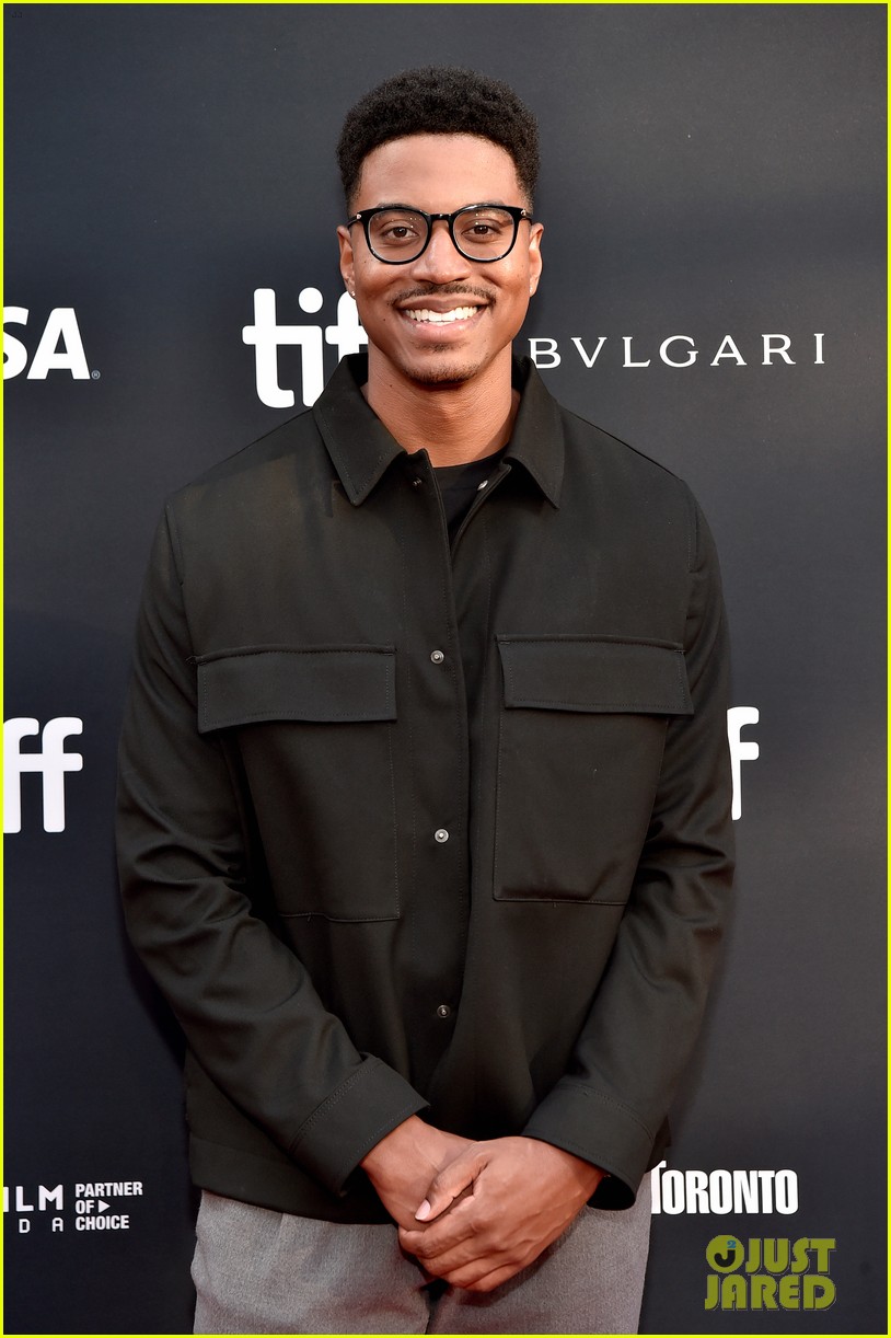 Zac Efron Smiles Wide at TIFF 2022, His First Red Carpet Appearance in ...
