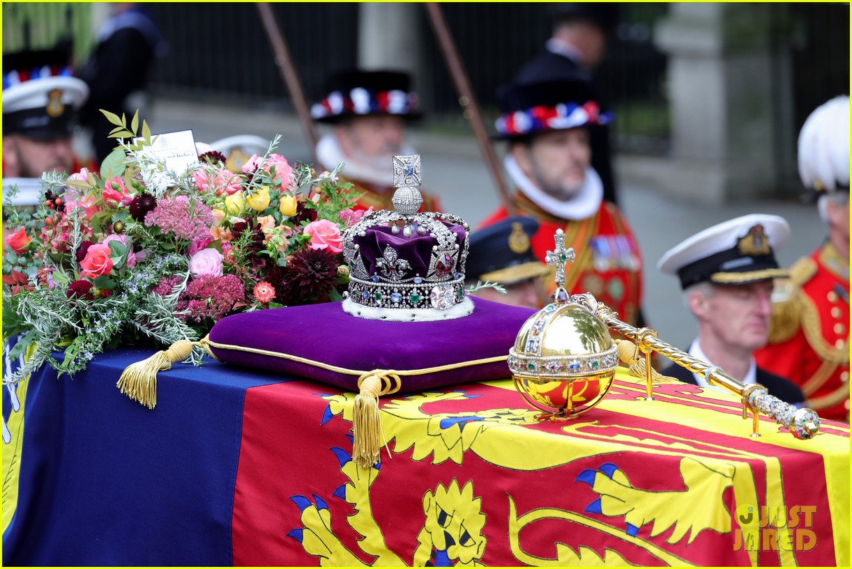 Prince William & Prince Harry Join Royal Family in Queen Elizabeth's ...