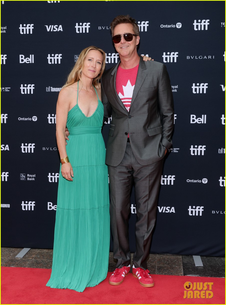 Kate Hudson, Daniel Craig, & Janelle Monae Attend TIFF 2022 Premiere of ...