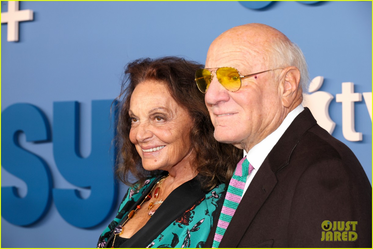 Hillary Clinton & Daughter Chelsea Attend the NYC Premiere of Their New ...