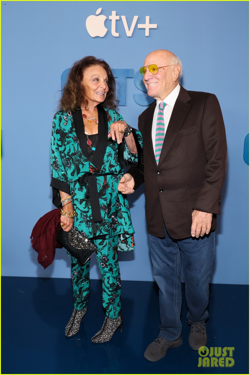 Hillary Clinton & Daughter Chelsea Attend the NYC Premiere of Their New ...