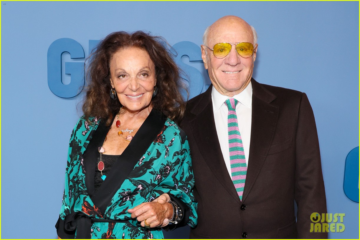 Hillary Clinton & Daughter Chelsea Attend the NYC Premiere of Their New ...