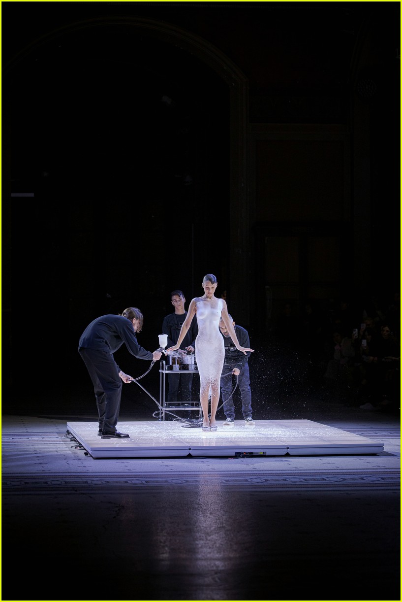 Bella Hadid Has Dress Spray-Painted on Her Body During Coperni Show in ...