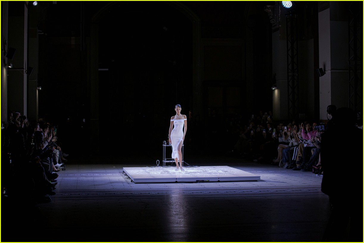 Bella Hadid Has Dress Spray-Painted on Her Body During Coperni Show in ...