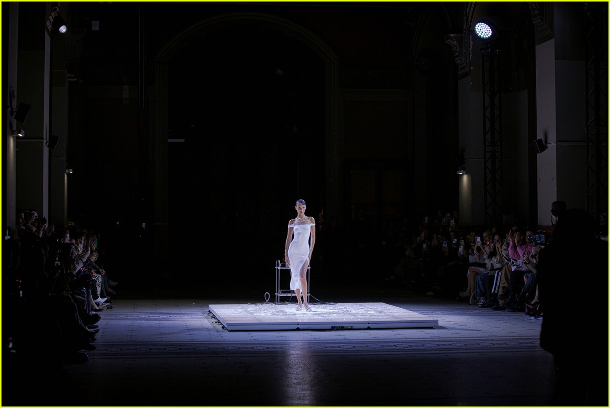 Bella Hadid Has Dress Spray-Painted on Her Body During Coperni Show in ...