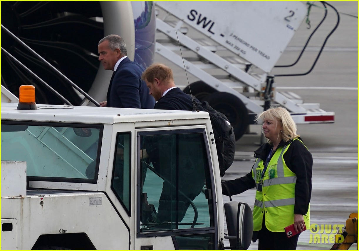 Prince Harry Appears to Comfort Worker While Boarding Flight After ...