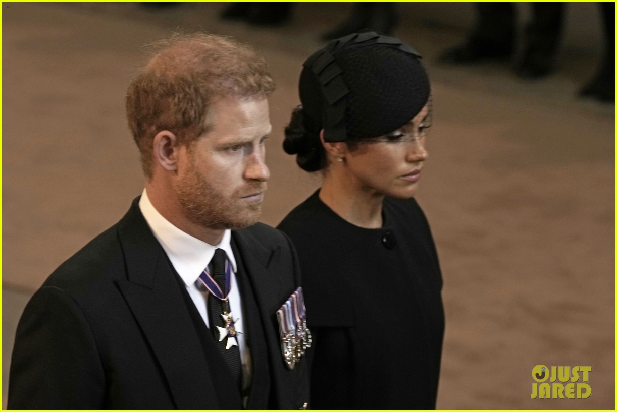 Prince Harry & Prince William Will Stand Vigil for Queen Elizabeth ...