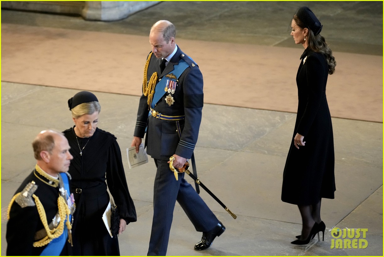 Prince Harry & Prince William Will Stand Vigil for Queen Elizabeth ...