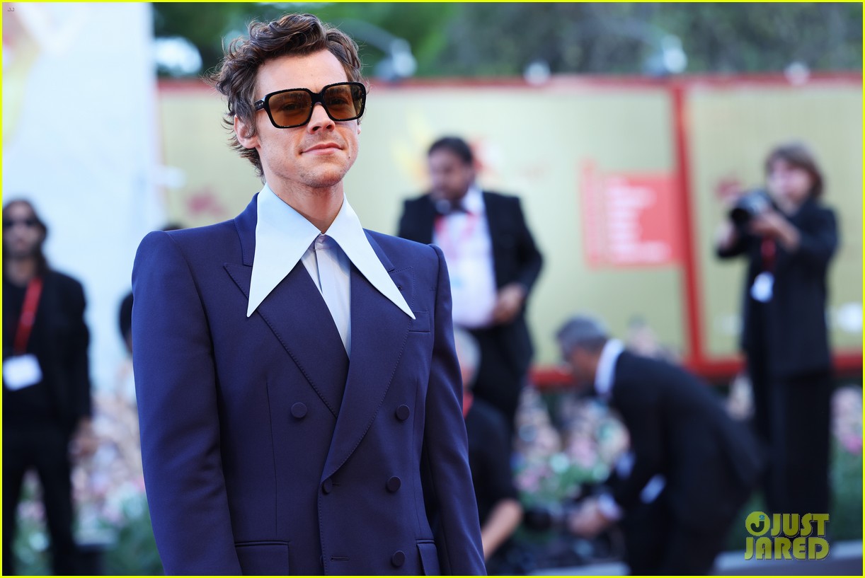 Harry Styles & Olivia Wilde Walk 'Don't Worry Darling' Red Carpet ...