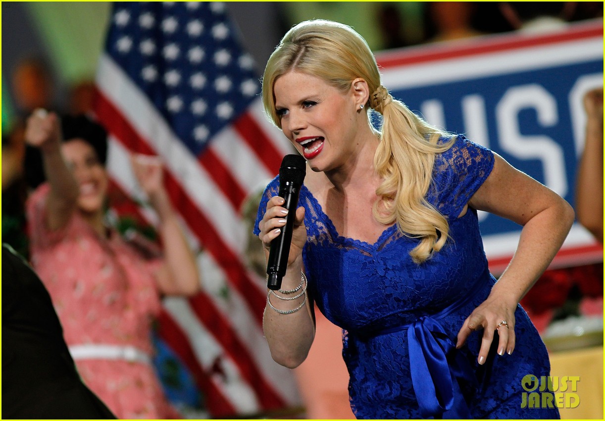 'Smash' Actress Megan Hilty's Pregnant Sister, Brother-in-Law, & Nephew ...