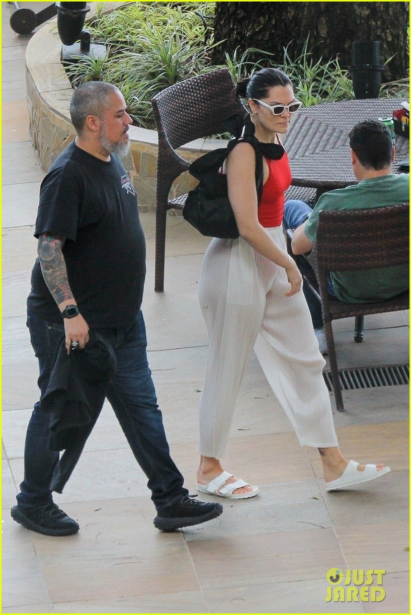 Jessie J Keeps Close to Boyfriend Chanan Colman While Swimming on ...