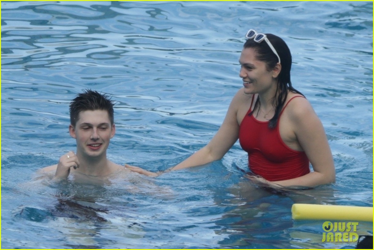 Jessie J Keeps Close to Boyfriend Chanan Colman While Swimming on ...