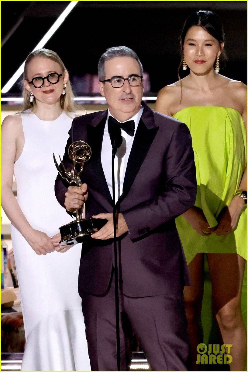 John Oliver Reacts After 'Last Week Tonight' Wins 7th Consecutive Emmy ...