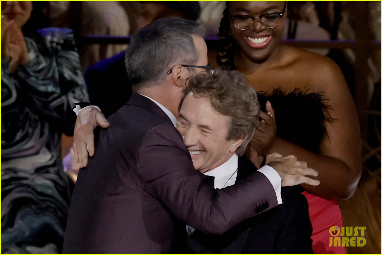 John Oliver Reacts After 'Last Week Tonight' Wins 7th Consecutive Emmy ...