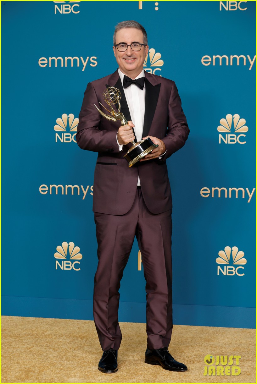 John Oliver Reacts After 'Last Week Tonight' Wins 7th Consecutive Emmy ...