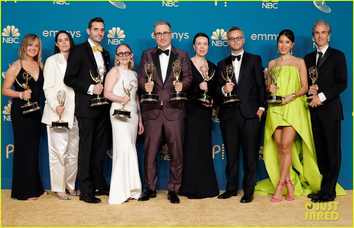 John Oliver Reacts After 'Last Week Tonight' Wins 7th Consecutive Emmy ...