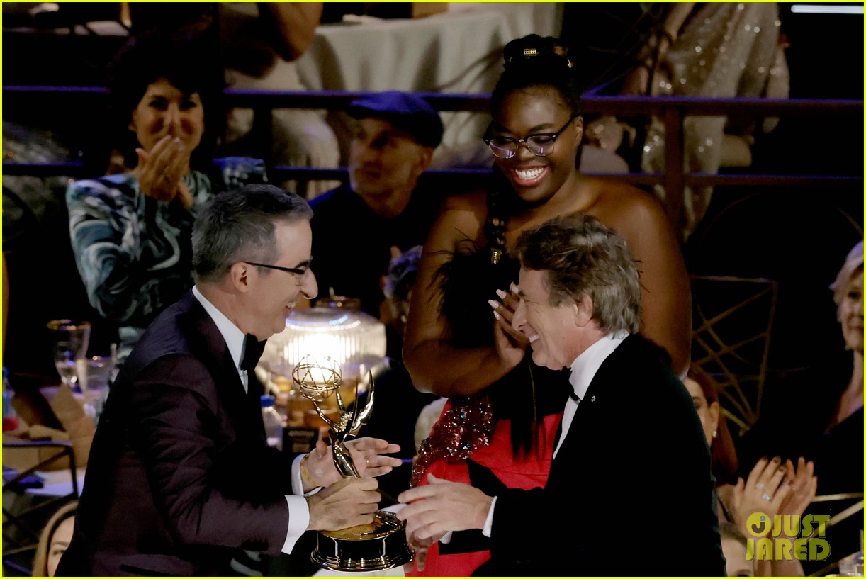 John Oliver Reacts After 'Last Week Tonight' Wins 7th Consecutive Emmy ...