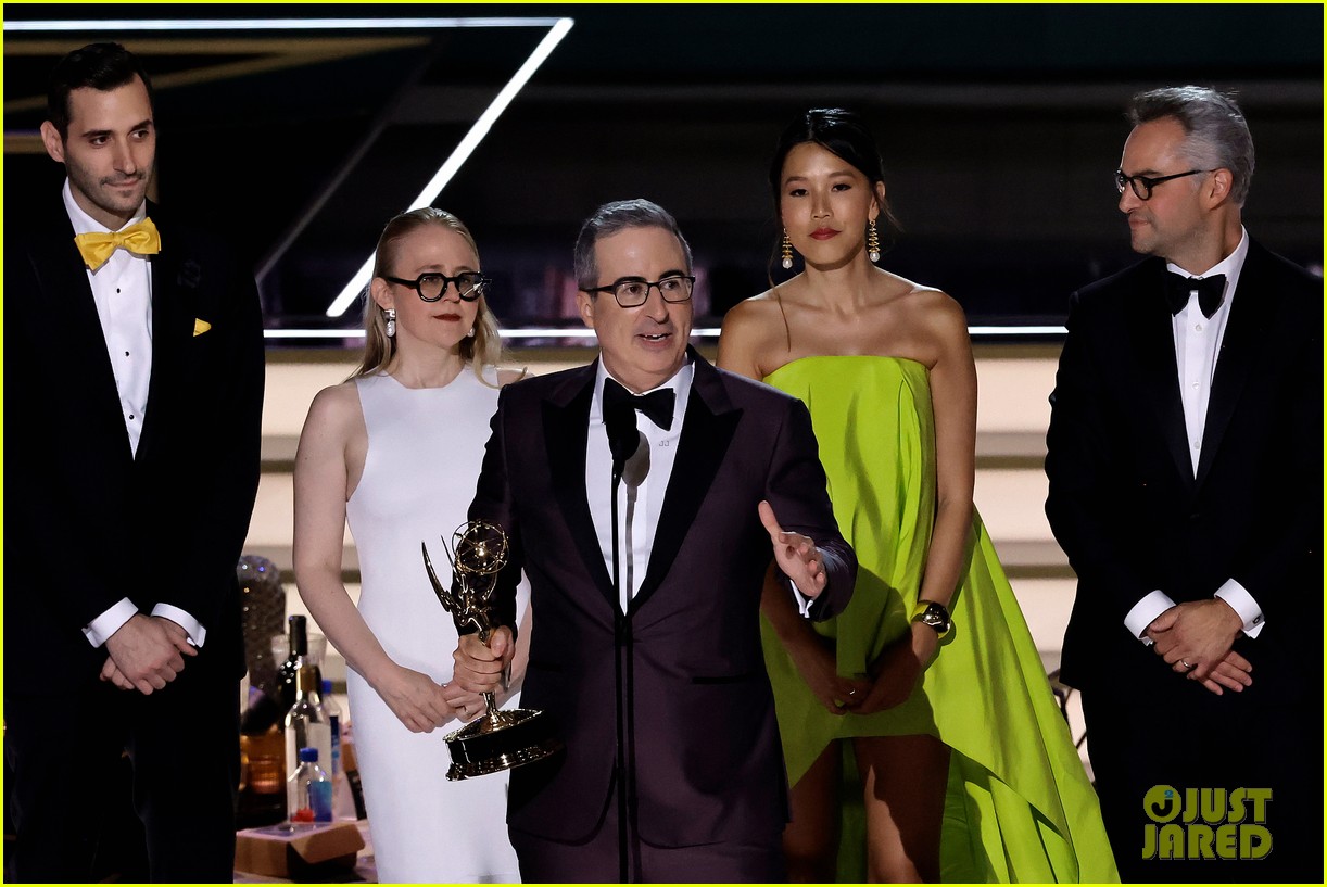 John Oliver Reacts After 'Last Week Tonight' Wins 7th Consecutive Emmy ...