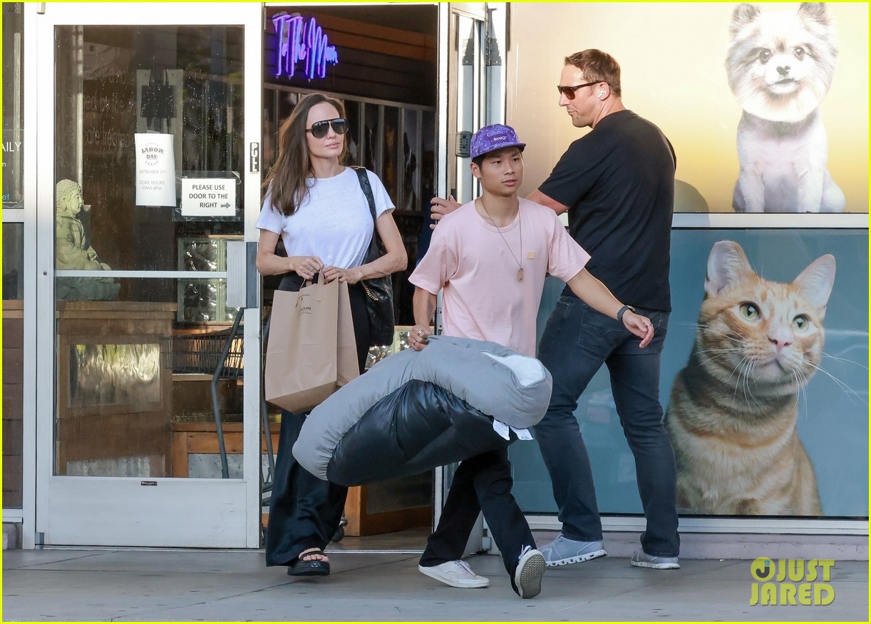 Angelina Jolie Goes Shopping for Pets Supplies with Son Pax, 18: Photo ...