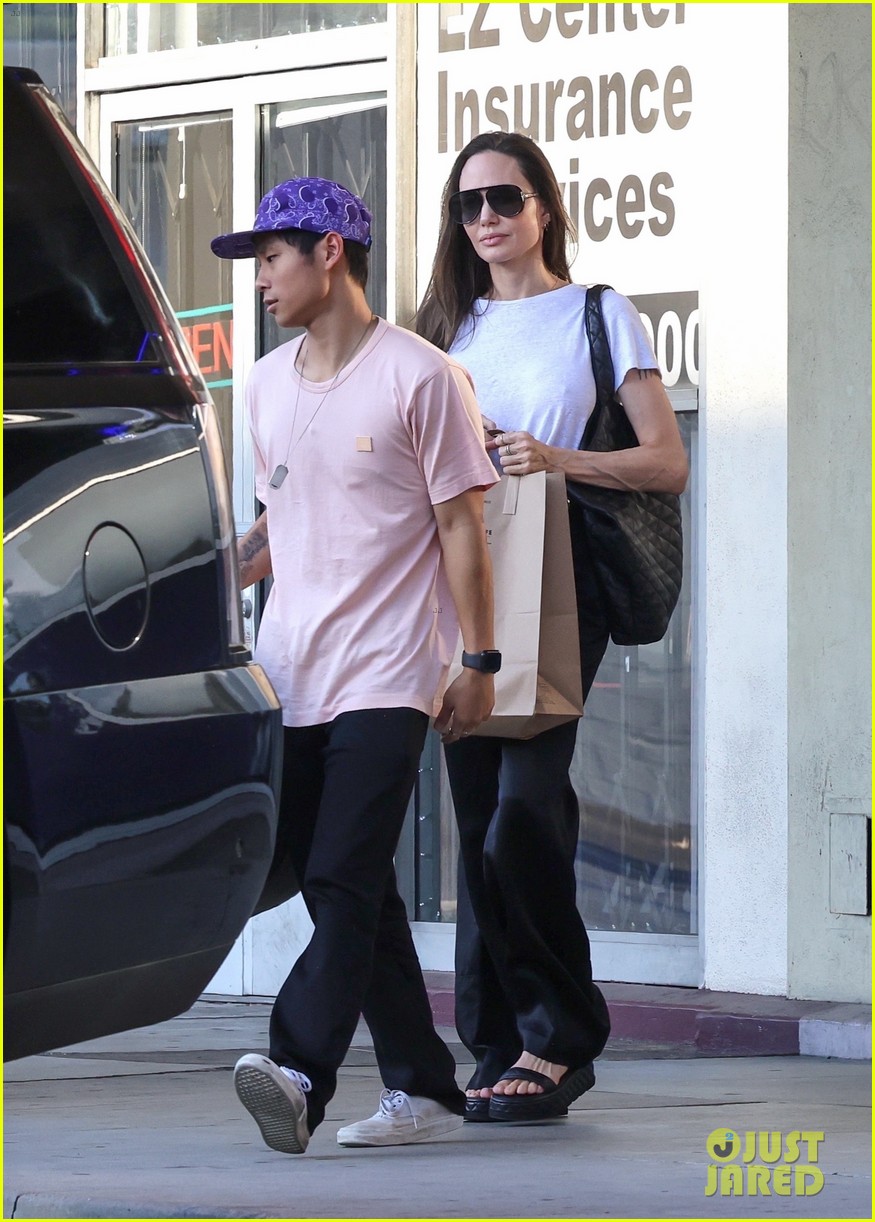 Angelina Jolie Goes Shopping for Pets Supplies with Son Pax, 18: Photo ...