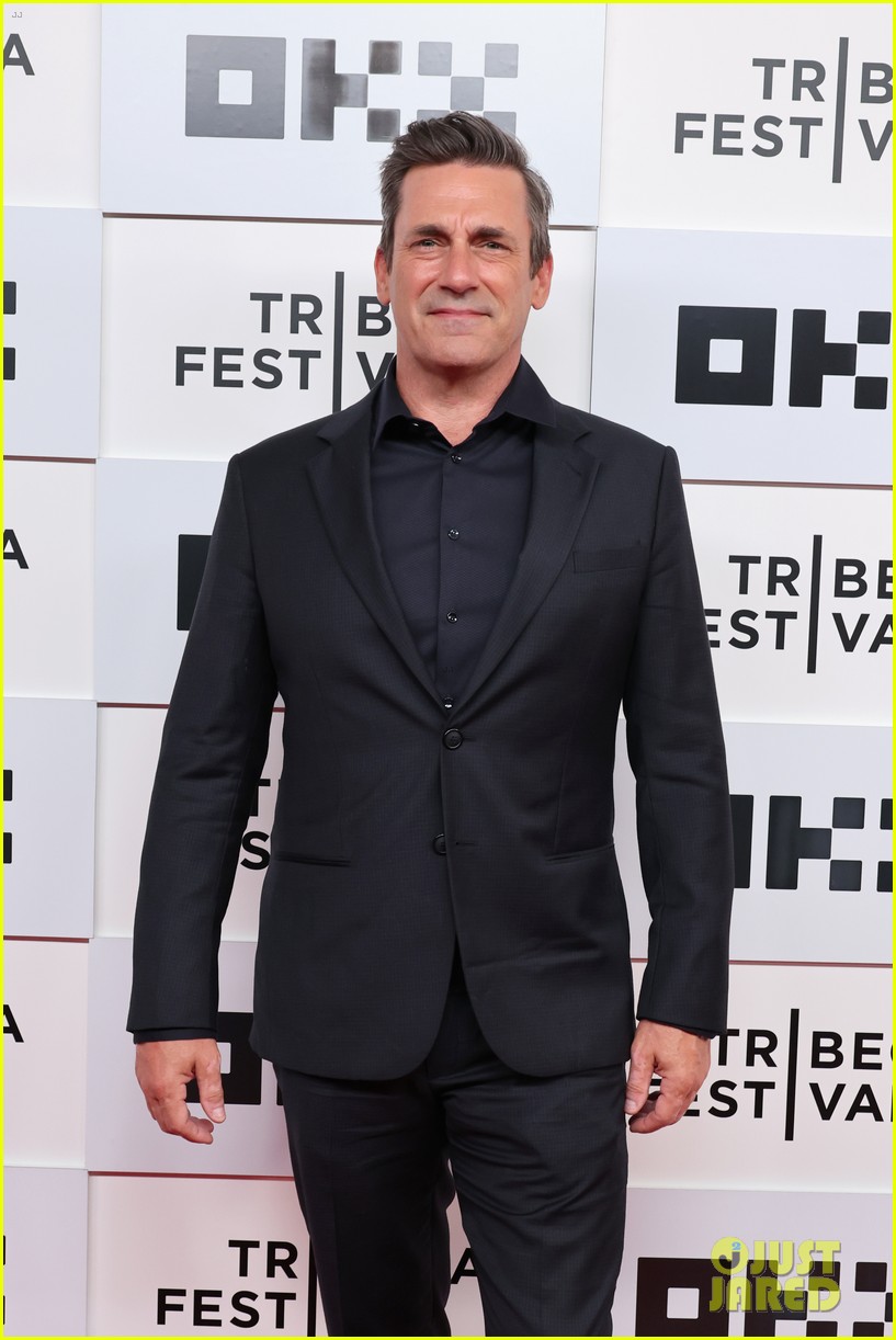 Jon Hamm Took A Pay Cut So 'Confess, Fletch' Could Complete Filming ...