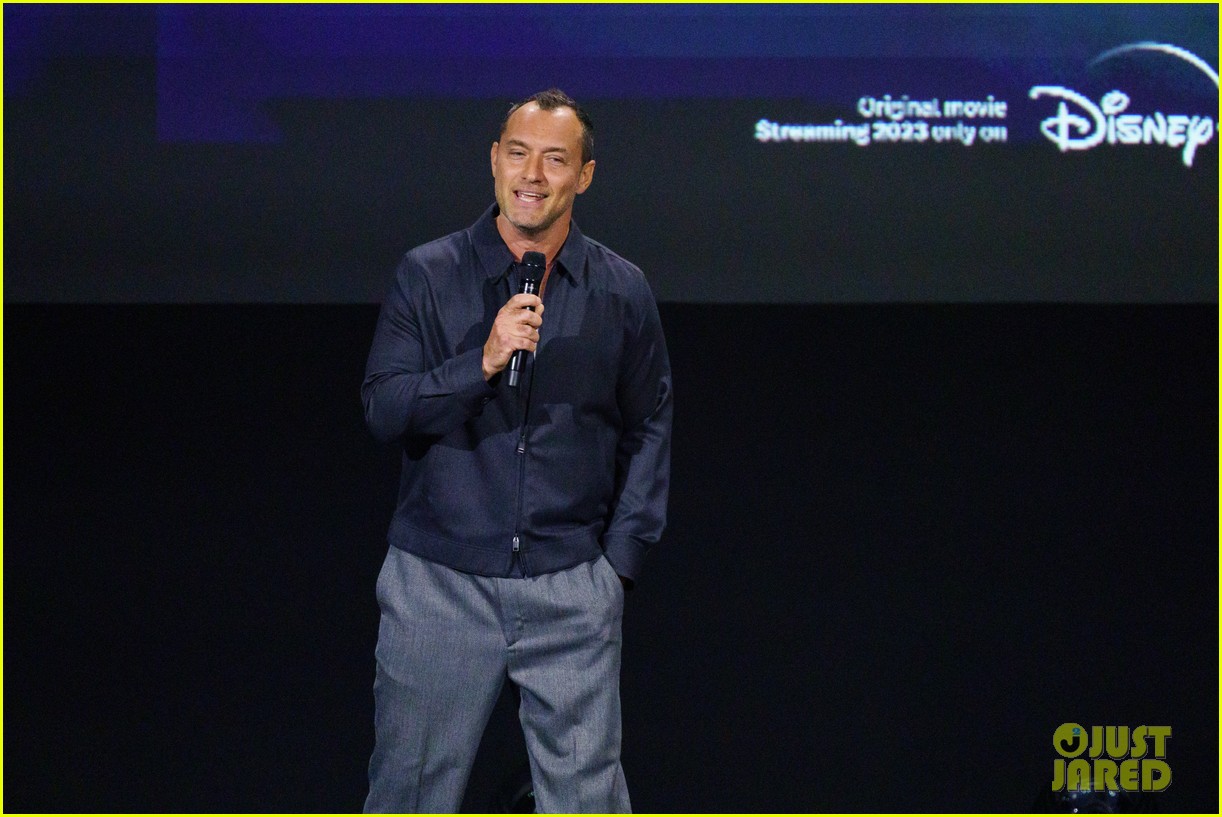 Jude Law & Ever Anderson Debut 'Peter Pan & Wendy's First Poster at D23 ...