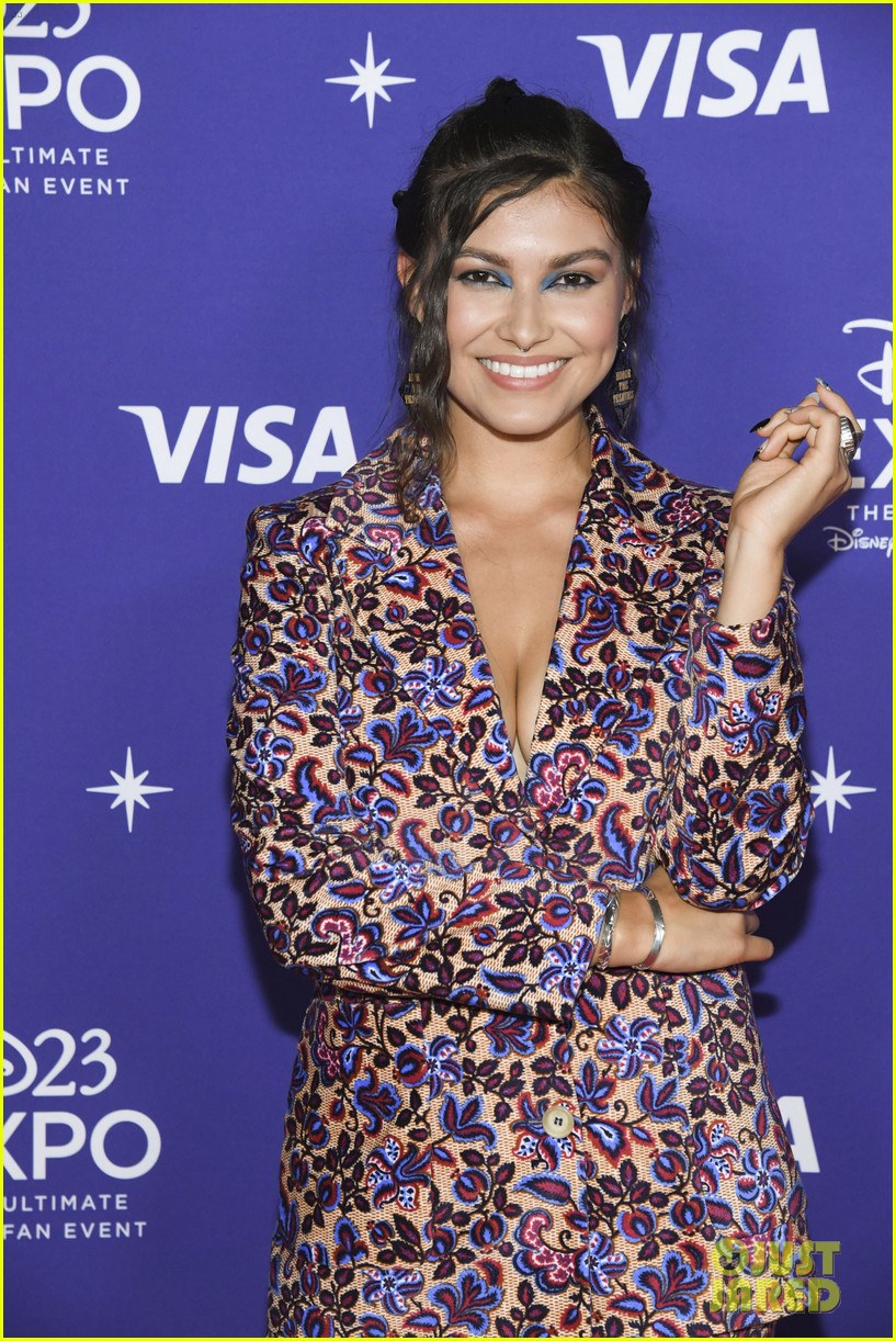 Jude Law & Ever Anderson Debut 'Peter Pan & Wendy's First Poster at D23 ...