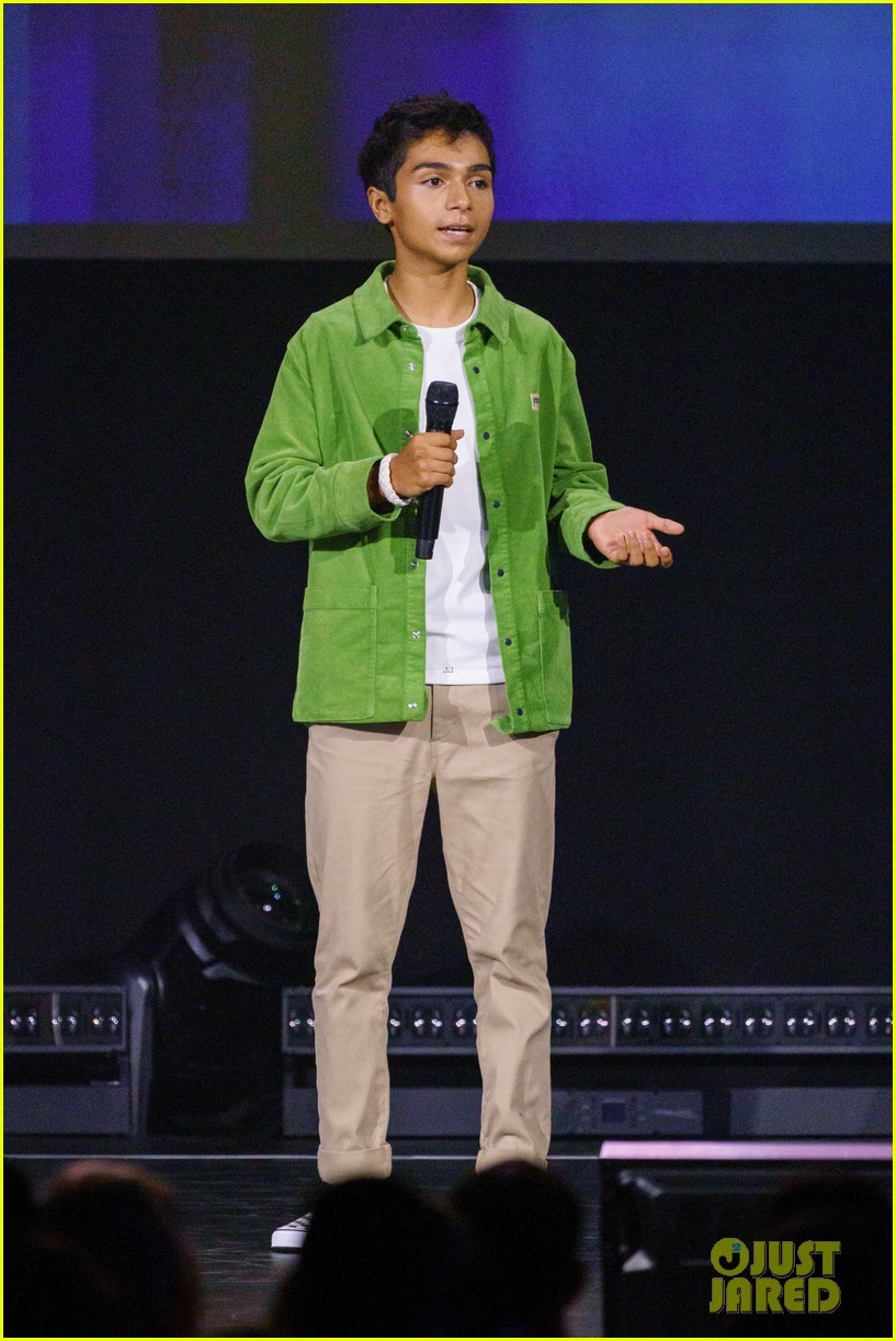 Jude Law & Ever Anderson Debut 'Peter Pan & Wendy's First Poster at D23 ...