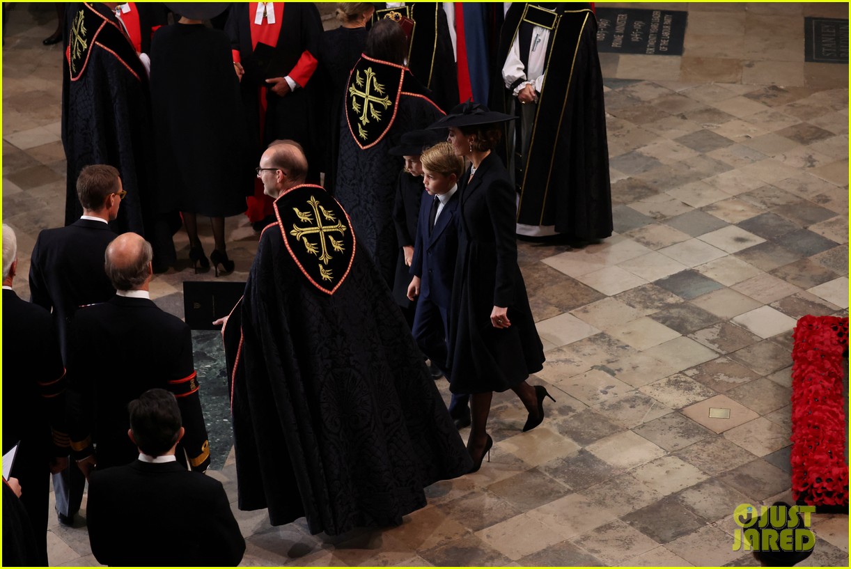 Photo: kate middleton funeral photos 19 | Photo 4822974 | Just Jared