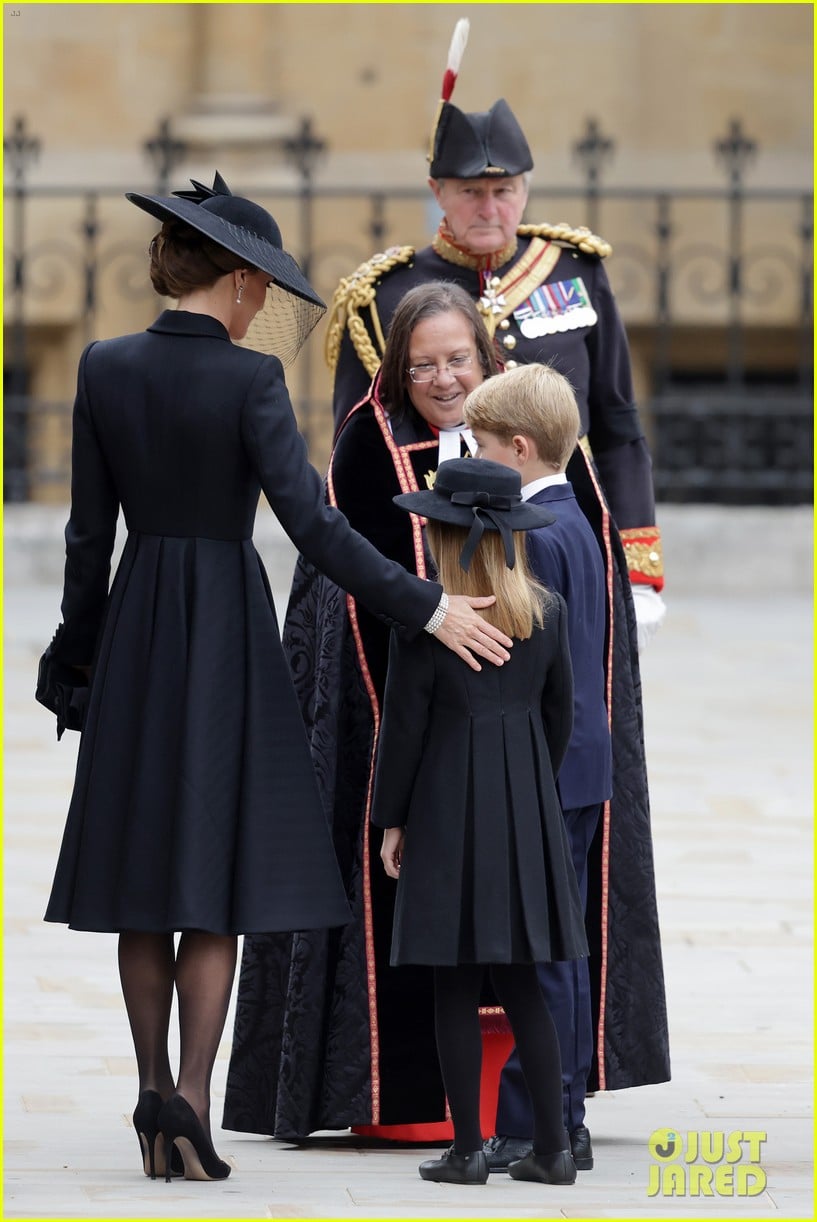 Photo: kate middleton funeral photos 40 | Photo 4822995 | Just Jared
