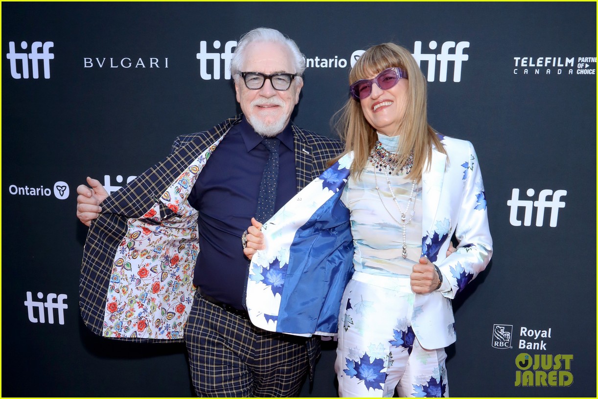 Kate Beckinsale Pairs A Bright Pink Dress With Black Latex Gloves at ...