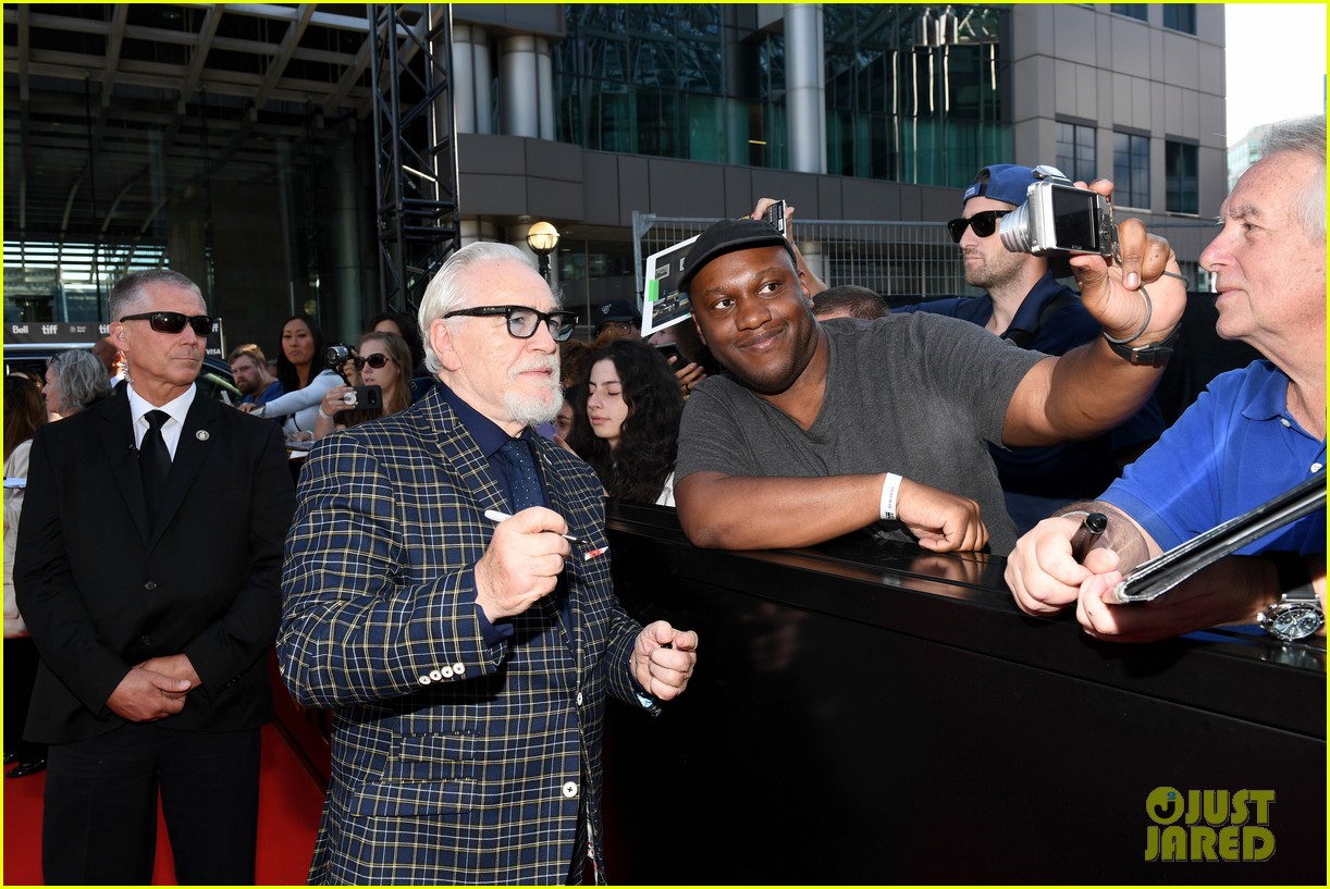 Kate Beckinsale Pairs A Bright Pink Dress With Black Latex Gloves at ...
