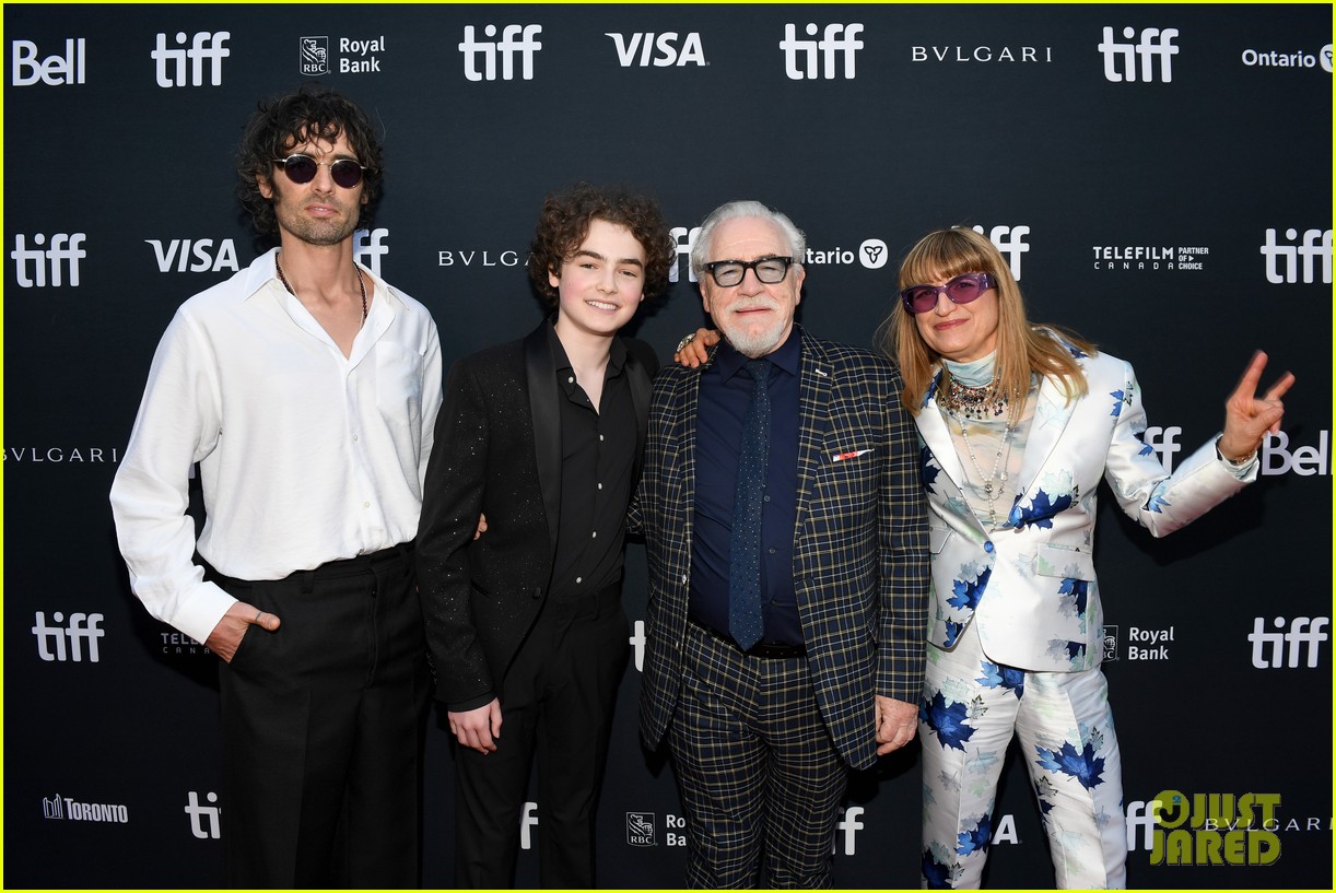 Kate Beckinsale Pairs A Bright Pink Dress With Black Latex Gloves at ...