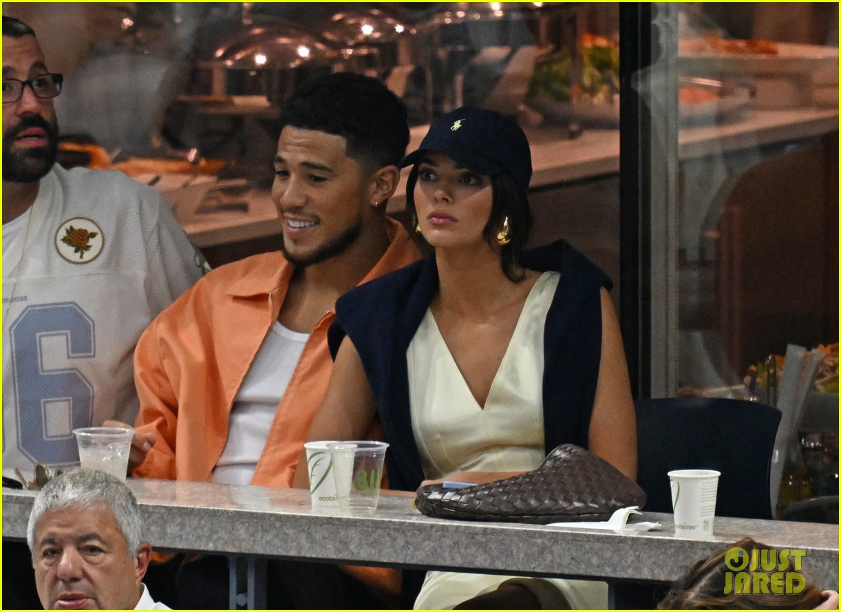 Kendall Jenner Keeps Close to Boyfriend Devin Booker at U.S. Open 2022 ...