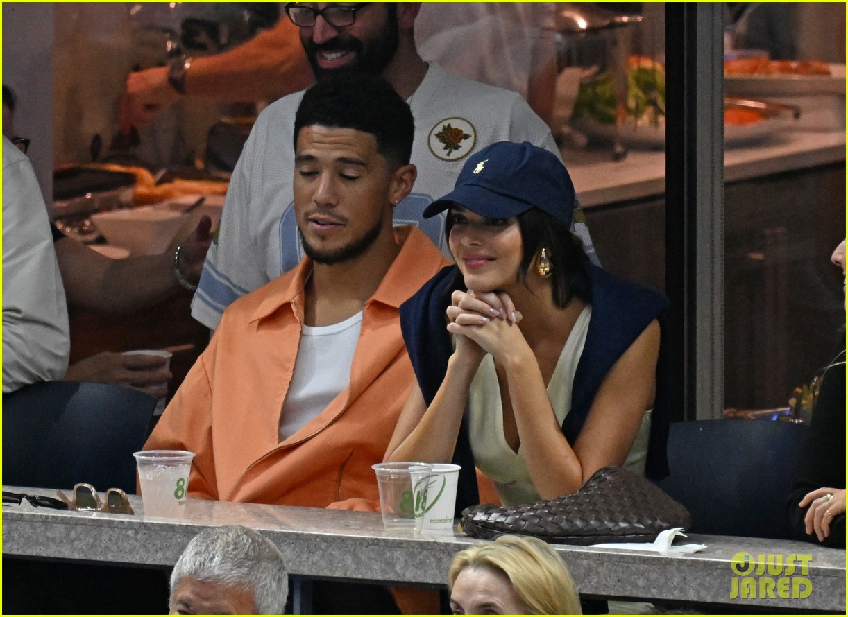 Kendall Jenner Keeps Close to Boyfriend Devin Booker at U.S. Open 2022 ...