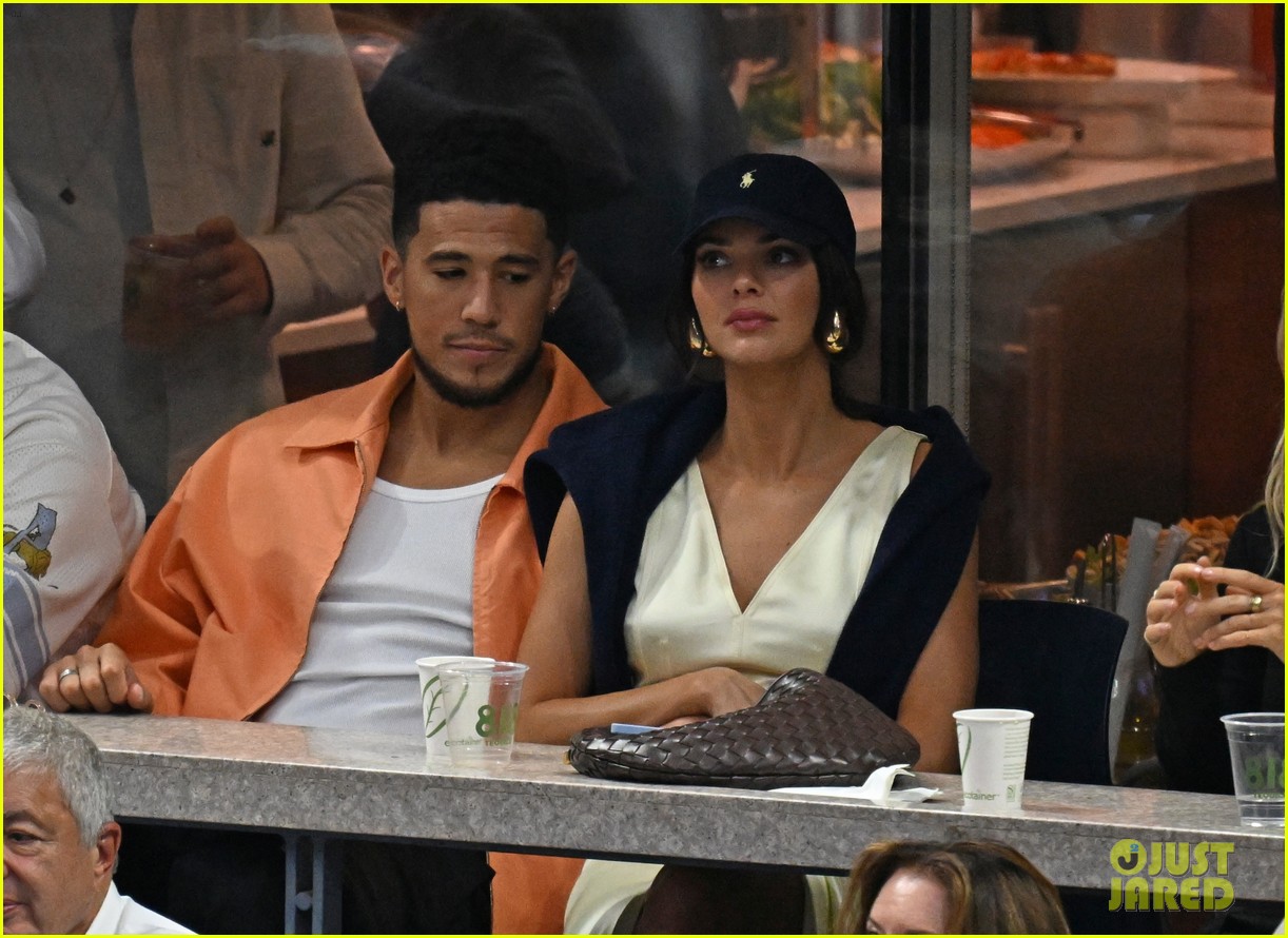 Kendall Jenner Keeps Close to Boyfriend Devin Booker at U.S. Open 2022 Men's Finals: Photo ...