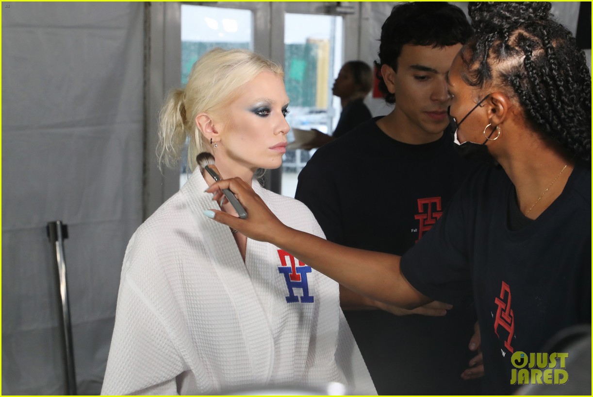 Kourtney Kardashian & Travis Barker Pack on the PDA Sitting Front Row ...