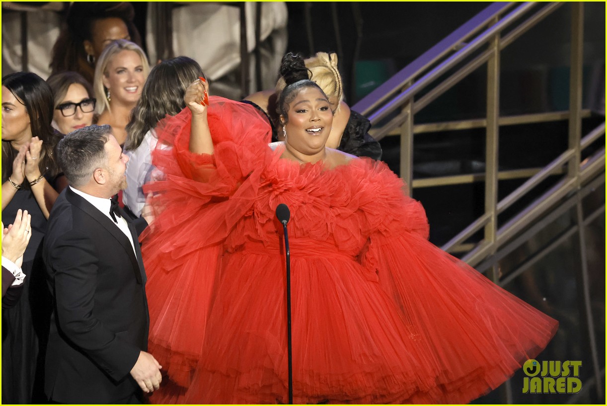 Lizzo Give Passionate Speech After Winning Outstanding Competition ...