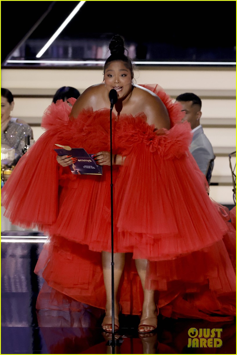 Lizzo Give Passionate Speech After Winning Outstanding Competition ...